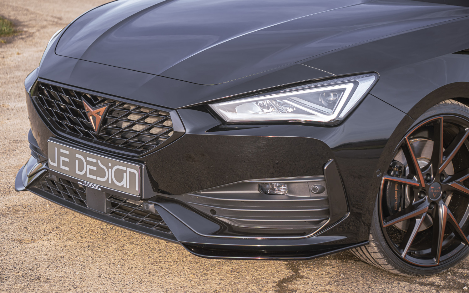 SHOWCAR: Cupra Leon KL VZ Sportstourer STREET-RACE midnight black ...