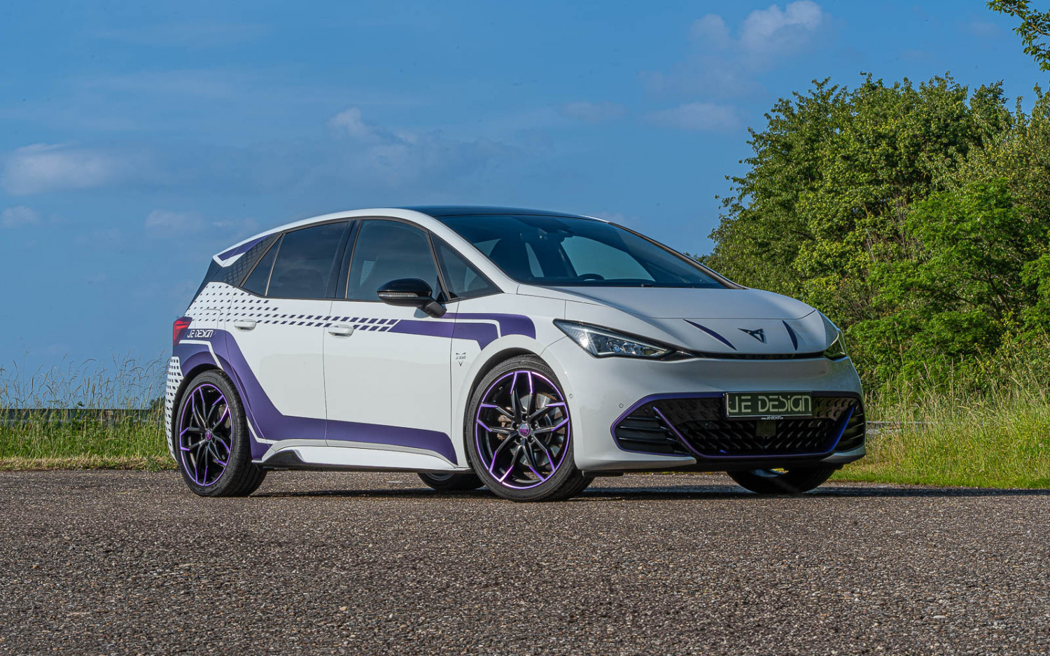 SHOWCAR: Cupra Born K1 Purple Edition