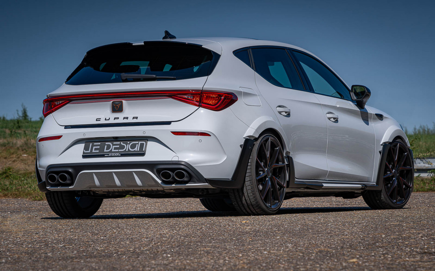 SHOWCAR: Cupra Leon KL Hatchback WIDEBODY nevada white metallic (EN)