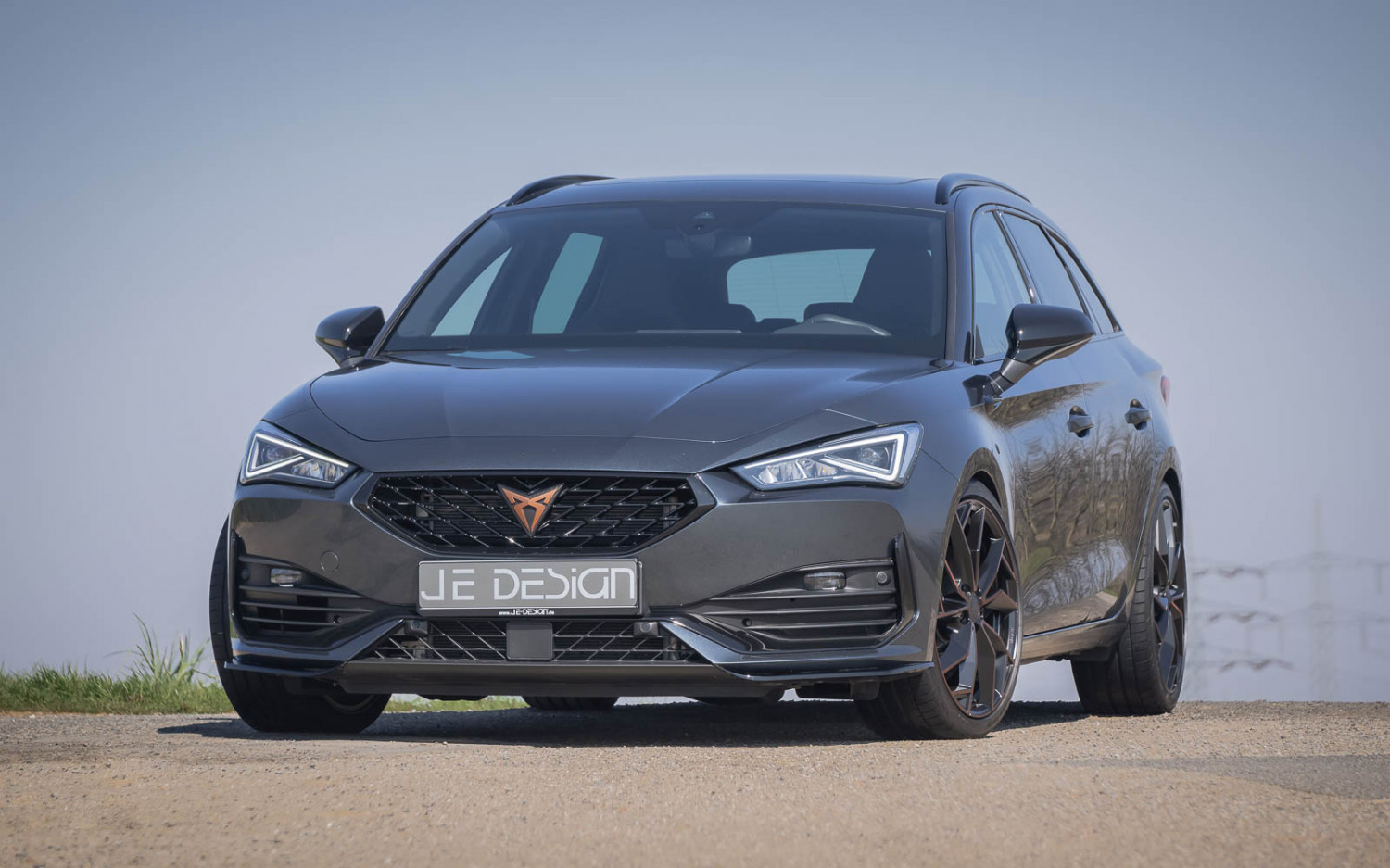 SHOWCAR: Cupra Leon KL VZ Sportstourer STREET-RACE magnetic grey (EN)